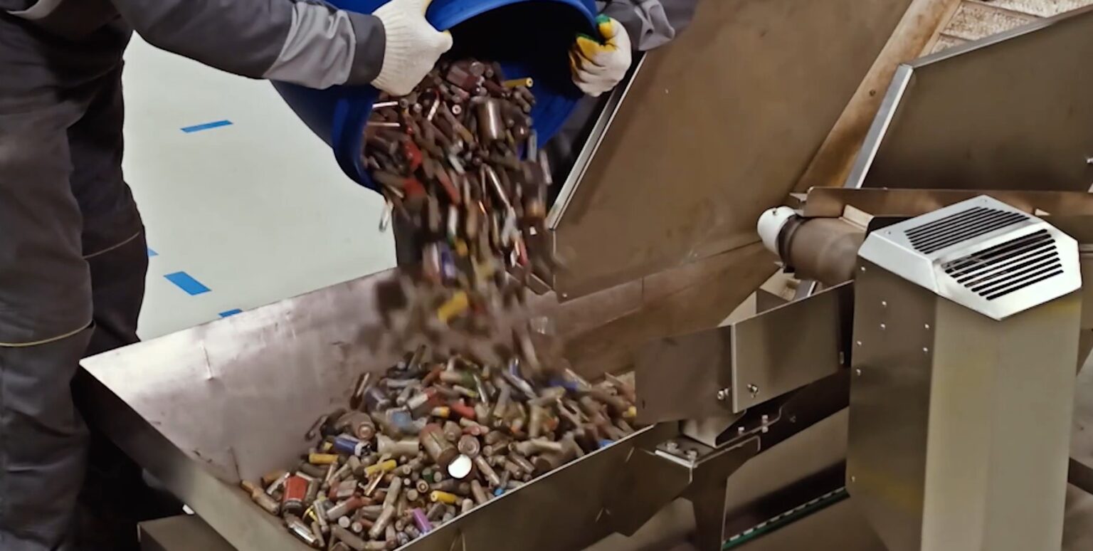 X-ray Structural Analysis for Automated Sorting of (Waste) Batteries